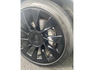 Aros Tesla 20 con gomas buenas Puerto Rico, ClasificadosOnline.com
