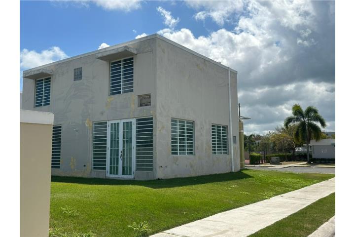 Mansiones del Caribe, Humacao. Esquina,