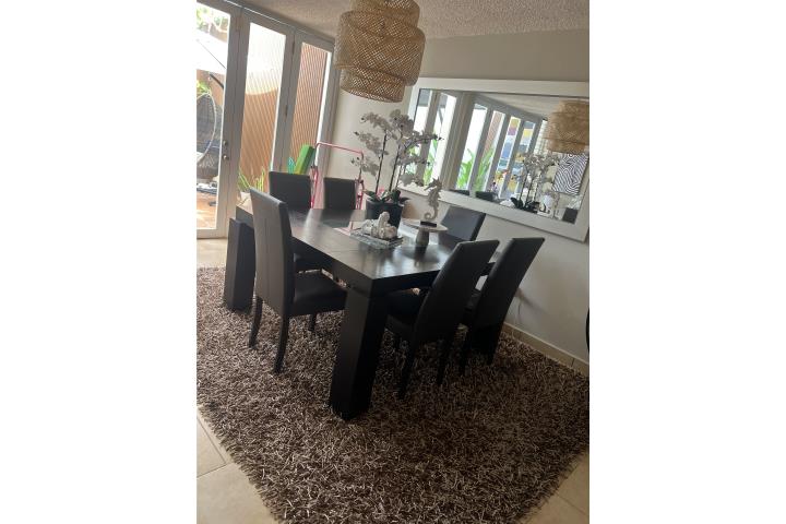 Mesa de Comedor de Koper con Alfombra 8 x 10 Puerto Rico