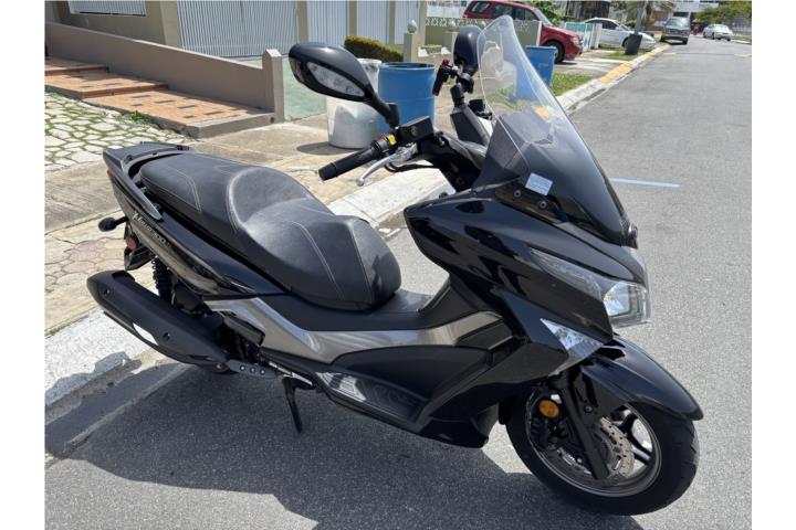 Kymco XTown 300, year 2023, millaje 3,100,2023,KymcoPuerto Rico ...