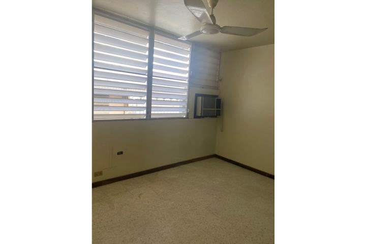 **Caparra Heights**,